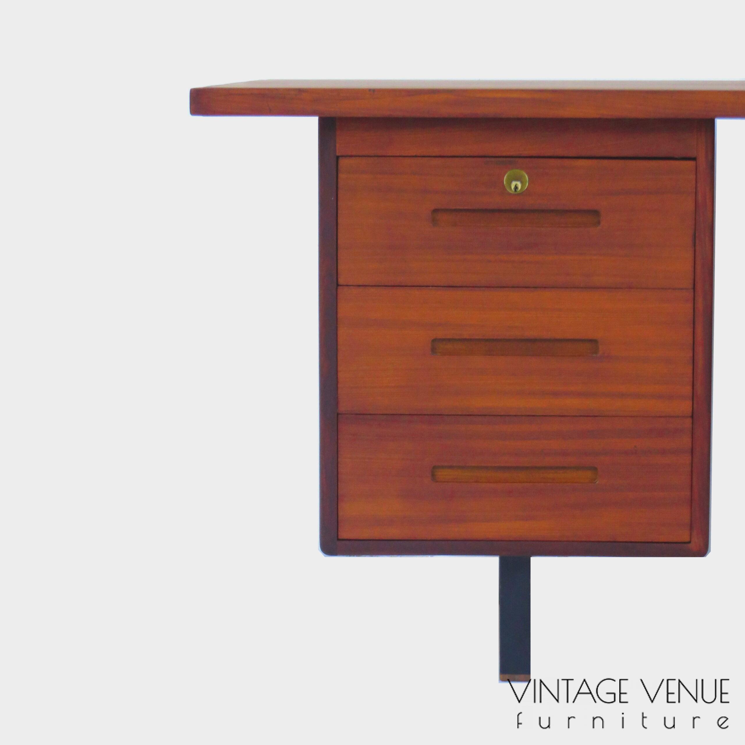 Vintage executive desk / teak desk, 1960s | Vintage Venue furniture